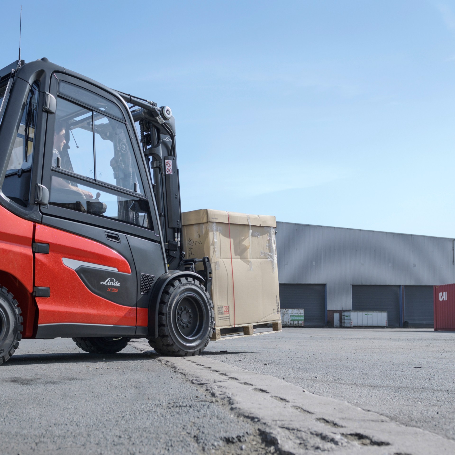 Carrelli Elevatori Frontali Elettrici, efficienti e versatili | Linde MH Italia